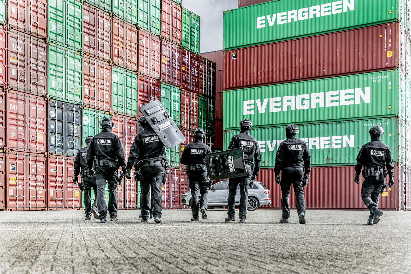 Deze gemaskerde mannen houden drugsuithalers aan: ‘Eén keer begon ...