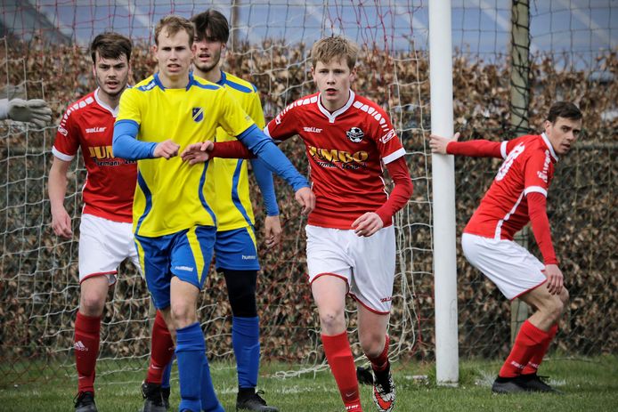 FC Uden imponeert en maakt gehakt van koploper | Amateurvoetbal | bd.nl