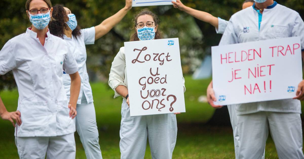 Zorgmedewerkers voeren actie tegen bezuinigingen op langdurige zorg ...