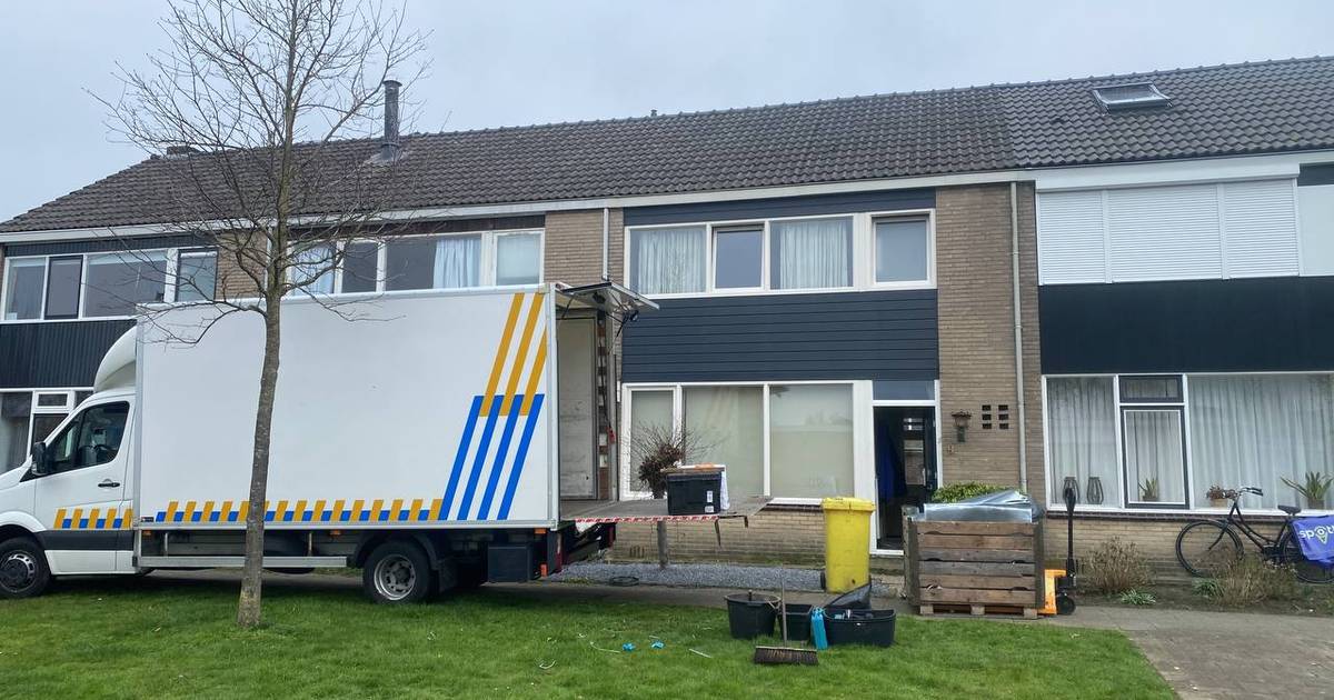 Hennepkwekerij aangetroffen in Hengelose woning, politie houdt één man aan | Hengelo | tubantia.nl