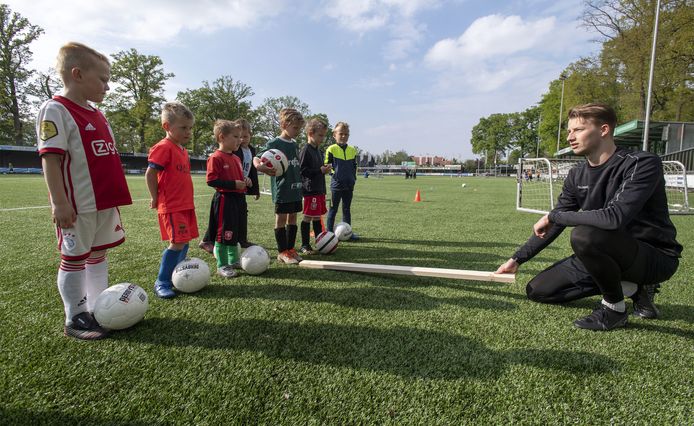 Corona beheerst de Haaksbergse voetbalvelden; Bon Boys zet handhavers ...