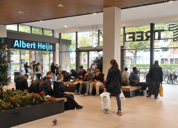 Wethouder ziet nog geen reden voor extra actie in winkelcentrum ... Wethouder ziet nog geen reden voor extra actie in winkelcentrum ...