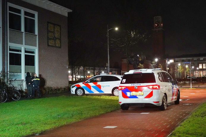 Drie mannen met vuurwapen op zak opgepakt door ‘verdacht’ gedrag in ...