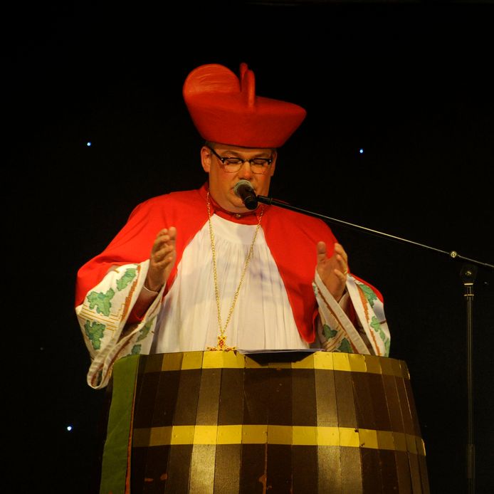 Jan Riesewijks gedicht voor ‘toupoucen etende koning in joggingbroek ...