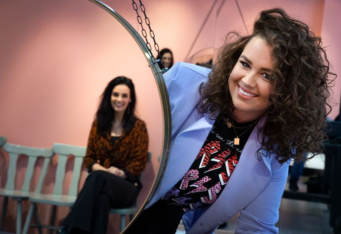 Nieuwe kapsalon wil Helmondse krullen laten bruisen: ‘Moeder stoeide om ...