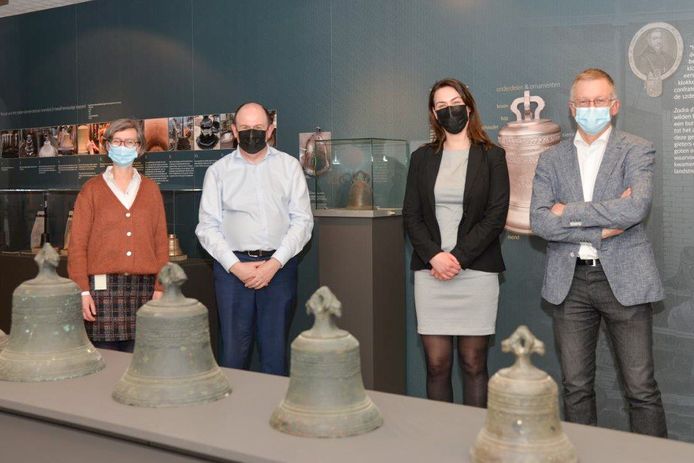 Bespeel eens virtueel de middeleeuwse beiaard van Ename tijdens expo ...