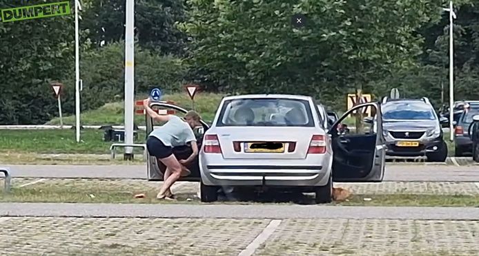 ‘Dappere’ vrouw gooit afval terug in auto van vervuilers bij McDonalds: ‘We zien dit helaas al ...