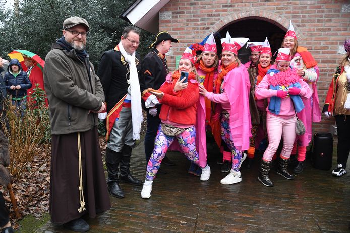 Deze keer worsten én borsten voor de heilige Clara | Breda | bndestem.nl