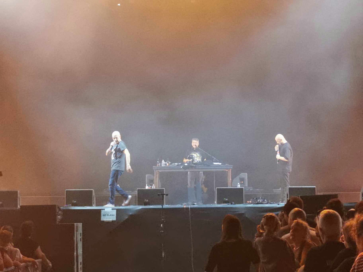 Achtduizend fans vieren zilveren jubileum ’t Hof van Commerce: “Trotser ...