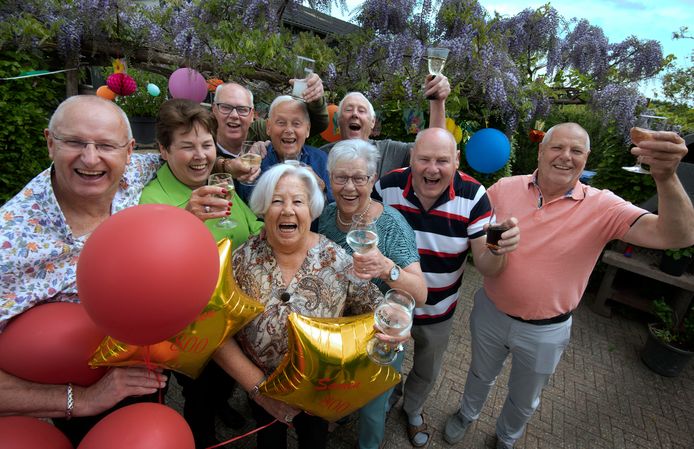 Samen 800 jaar, de familie Gerritse uit Buren is niet klein te krijgen ...