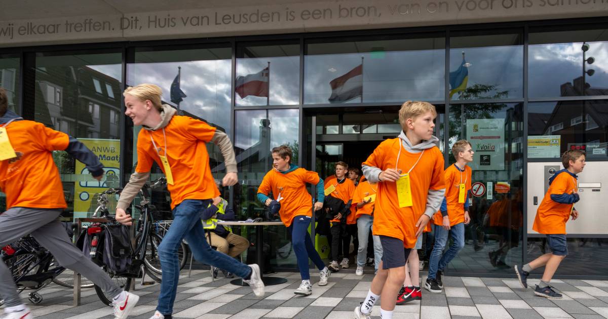 150 jongeren ‘vluchten’ voor de politie in Leusden: ‘Gewoon hard rennen ...