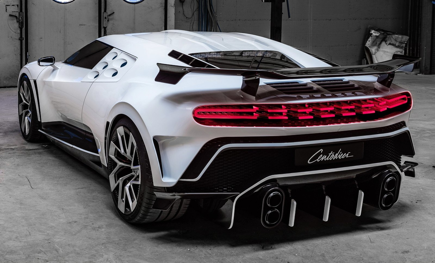 Deze nieuwe Bugatti kost evenveel als 56 Porsches 911 | Foto | AD.nl