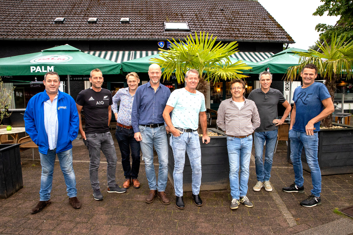 Elf stamgasten houden café Ommel open: ‘Een dorp zonder kroeg is geen ...
