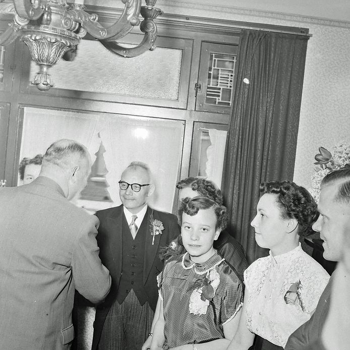 Het zilveren echtpaar Van Luyt vierde een feestje in 1953 | Eindhoven ...