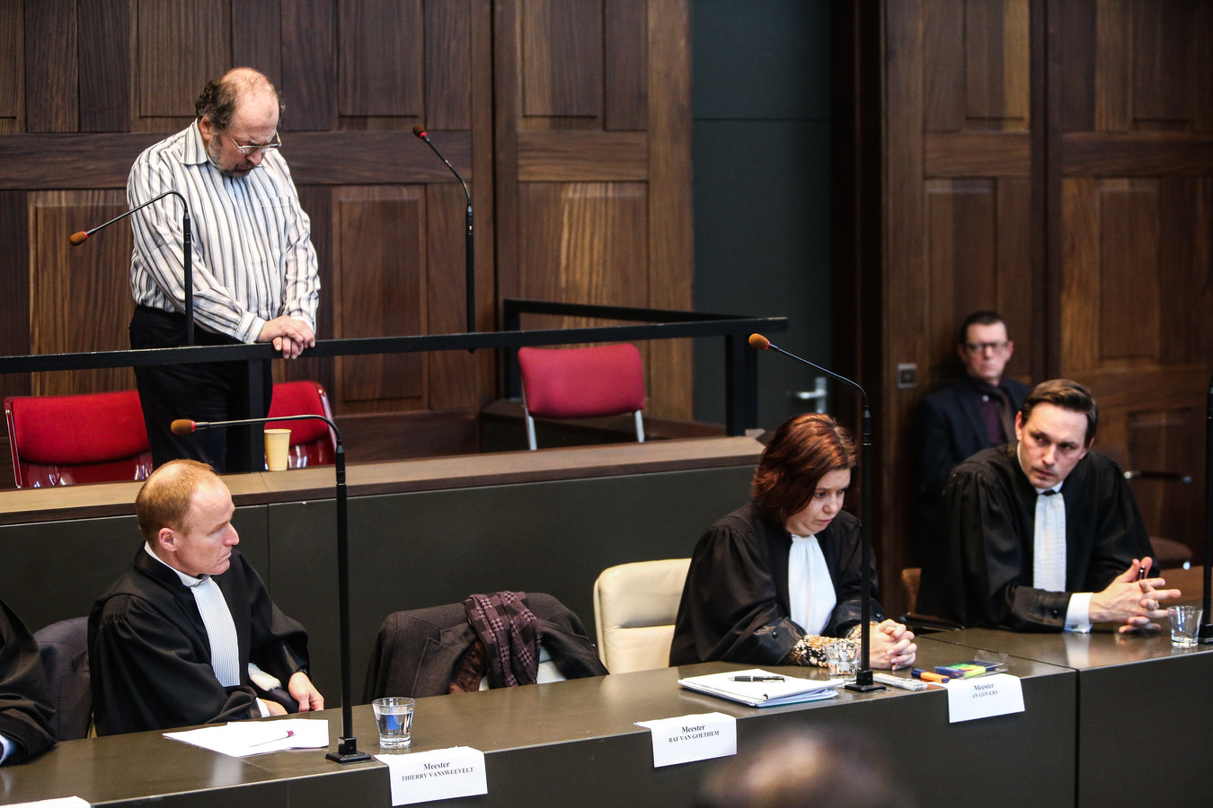 DE OUDERMOORD. “Als ‘cavalier seul’ heb ik beslist over leven en dood ...