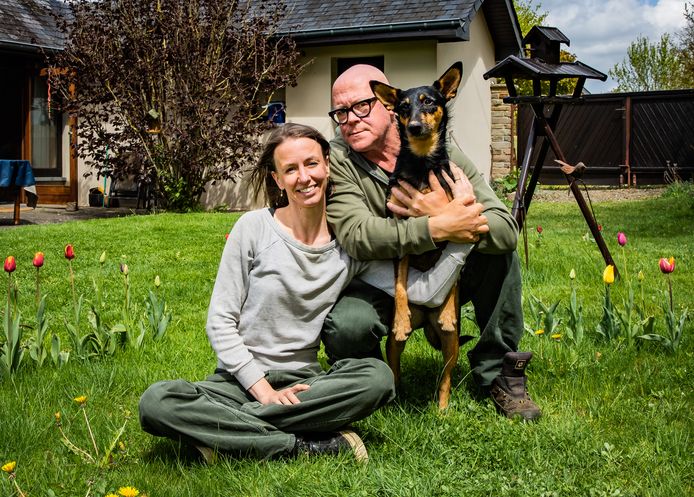Vrouw van Marnix Peeters schrijft boek over wilde Spaanse hond die ze ...