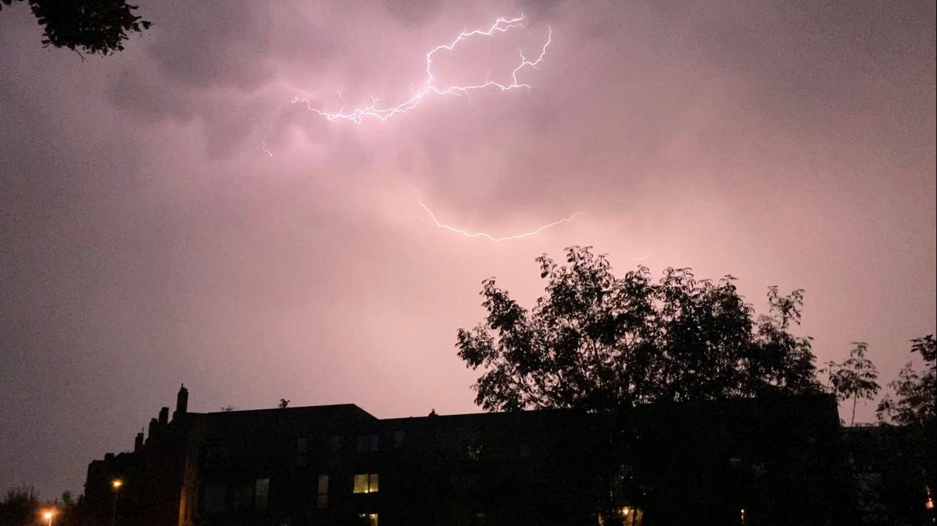 WEERBERICHT. Onweer trekt over het land: KMI waarschuwt met code geel ... WEERBERICHT. Onweer trekt over het land: KMI waarschuwt met code geel ...