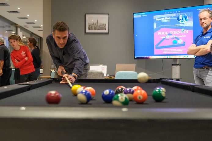 Kleinzoon biljartlegende Raymond Ceulemans speelt pooltafels SportCube ...