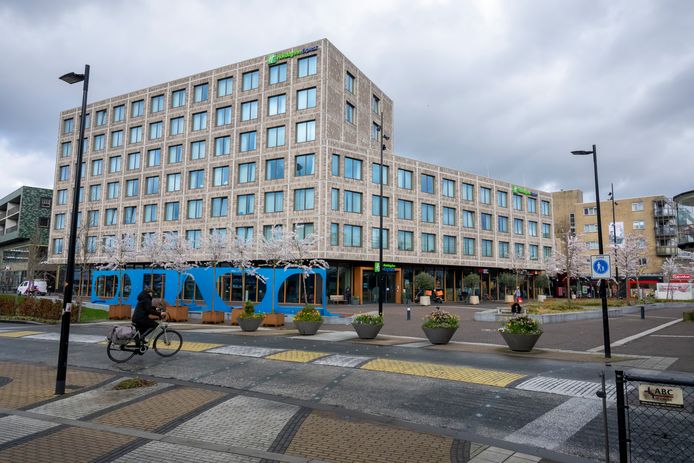 Opvang jonge asielzoekers in Almeers hotel voor derde keer verlengd ...