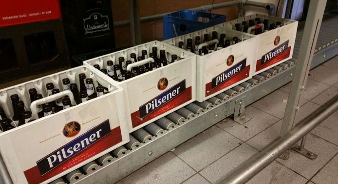 Politie vat dieven lege bierkratten in de kraag | Default | gelderlander.nl