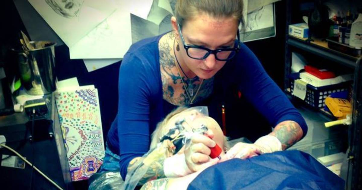 Vrouw versiert litteken van borstamputatie met prachtige tattoo | Fit ...