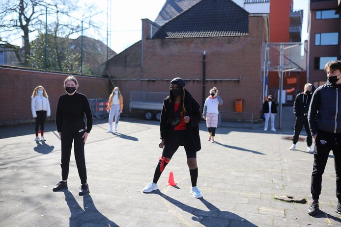 Zesdejaars van OLVI Boom vieren coronaveilige Chrysostomos: “Nóg leuker ...