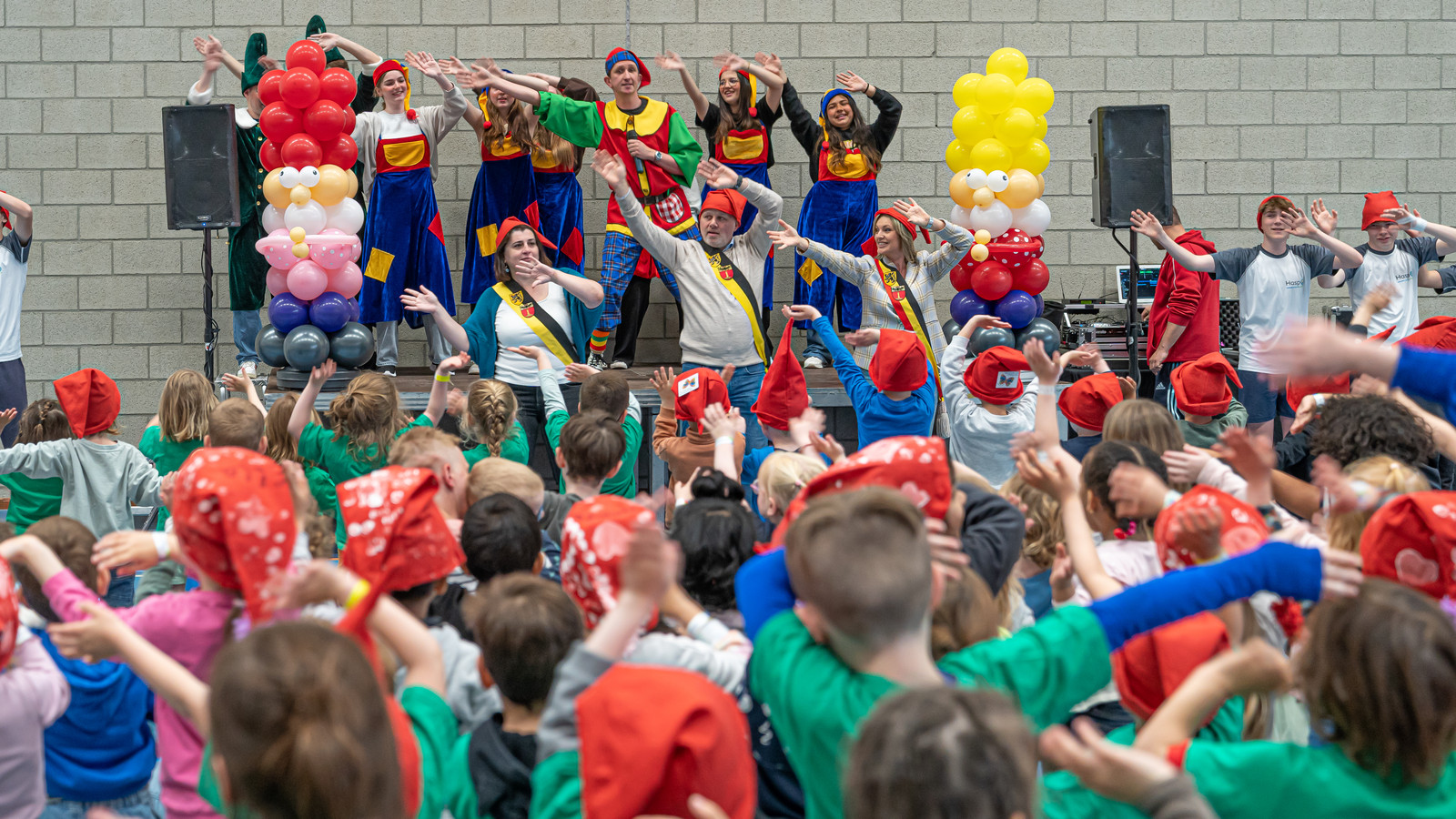 IN BEELD. 700 Truiense kleuters vieren Kabouterfeest met dansjes en ...
