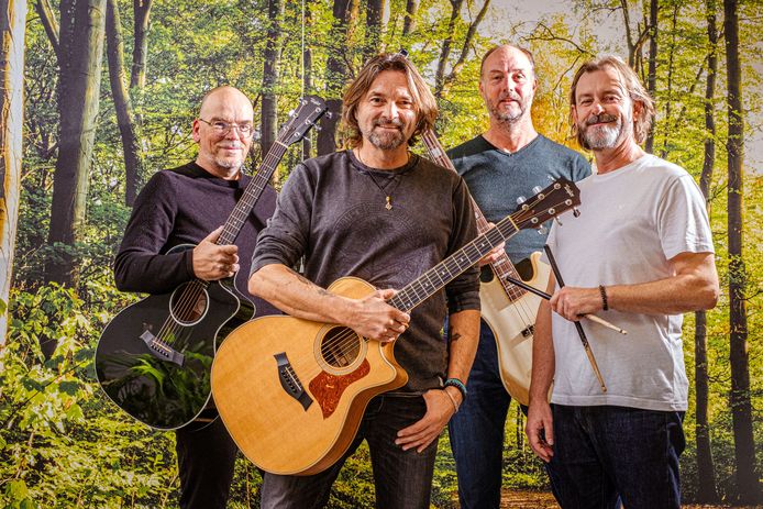 Uit liefde voor de Earrings: Alphense coverband Naked Truth eindelijk ...