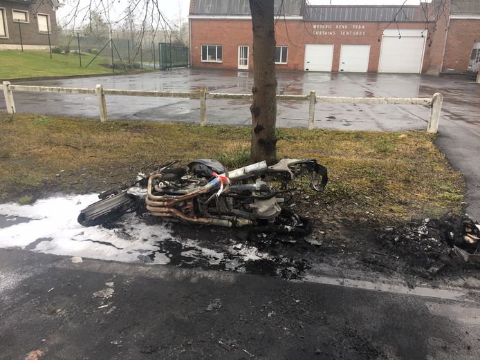 Motorrijder moet plezierritje vroeger stoppen: “Plots vatte de motor ...