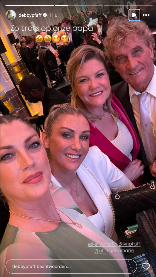 “Zo trots op jou”: Jean-Marie Pfaff en zijn drie dochters zorgen voor uniek fotomoment tijdens ...