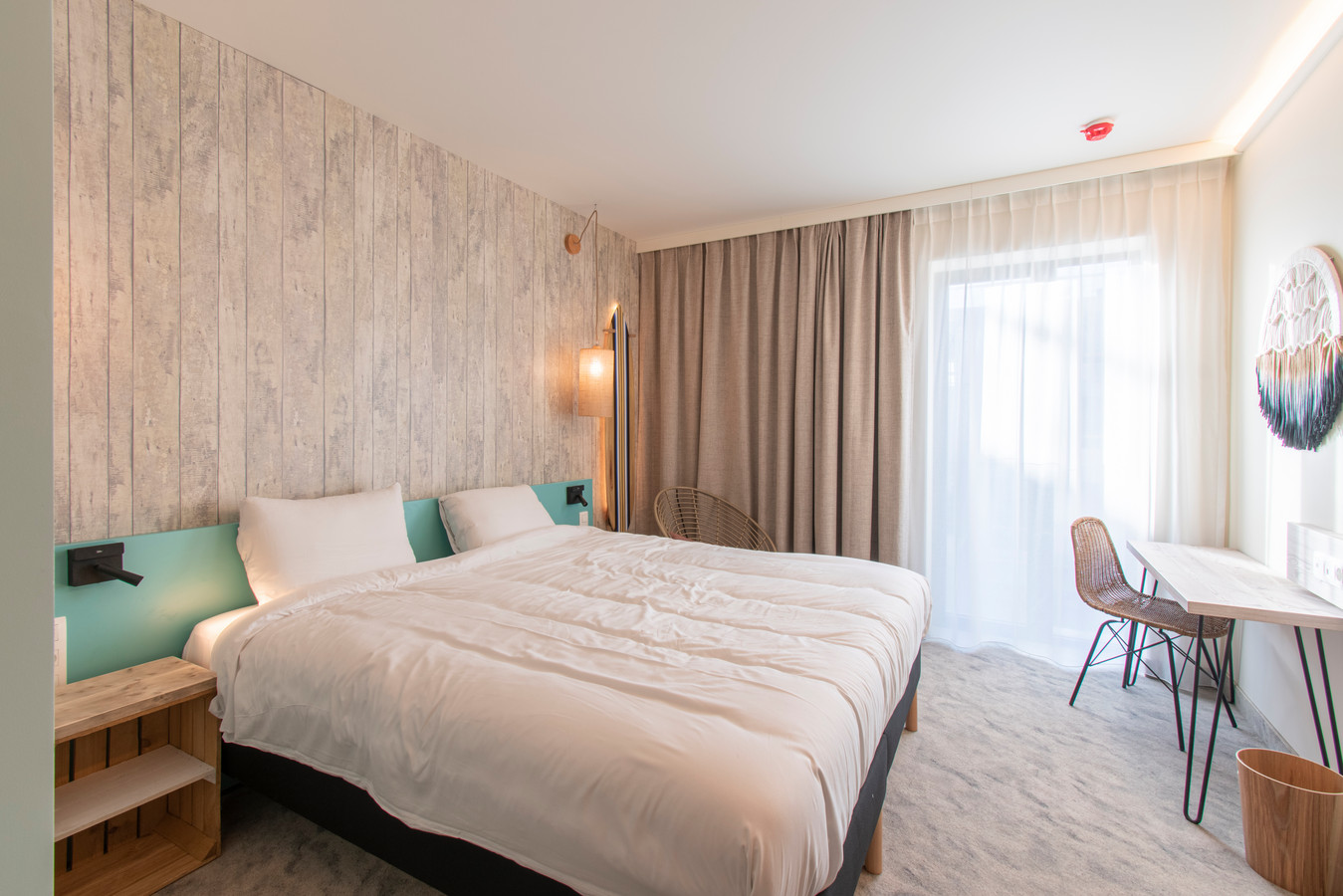 HUIZENJACHT. Koop eens een hotelkamer aan zee: “Maar informeer je wel ...