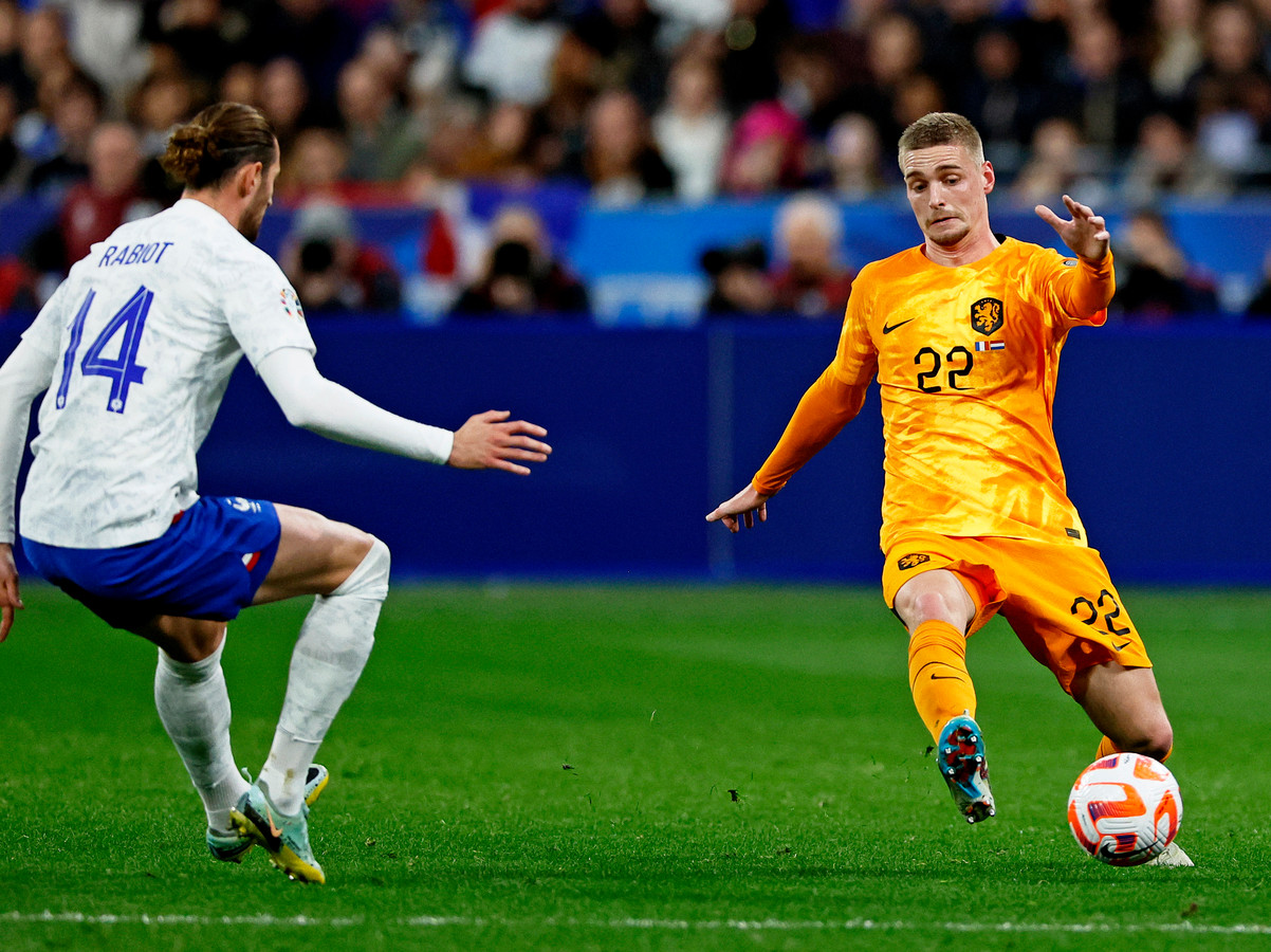 Kenneth Taylor ontsnapt bij Jong Oranje aan Ajax-malaise: ‘Bizar dat we ...