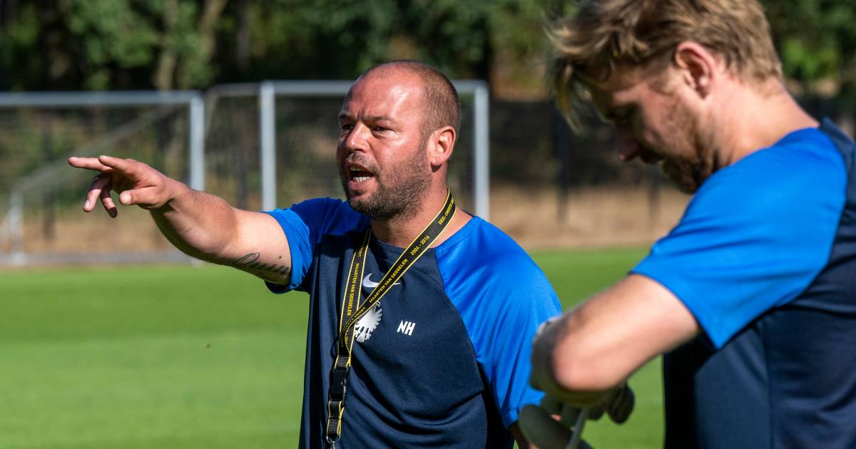 Nicky Hofs wil aan de slag als hoofdtrainer, het liefst bij Vitesse ...