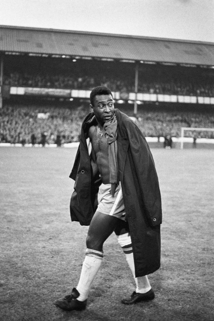 Het rijke voetballeven van Pelé in tien fraaie foto's | VOETBALICOON ...