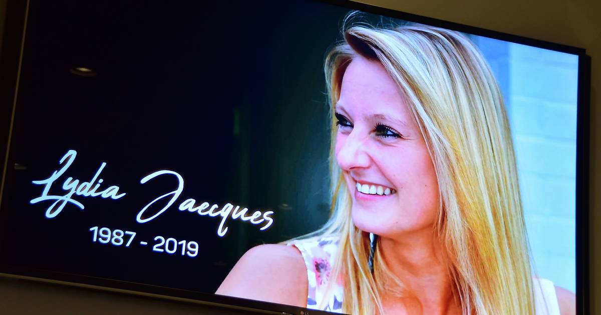 Emotioneel afscheid van Lydia (32), die omkwam na ongeval met parapente ...