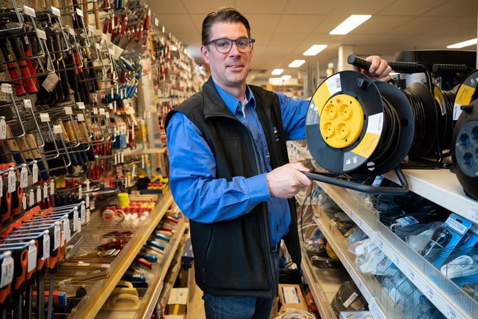 Het is altijd druk in de ijzerwinkelhandel in Gemonde: ‘Joris wil alles ...