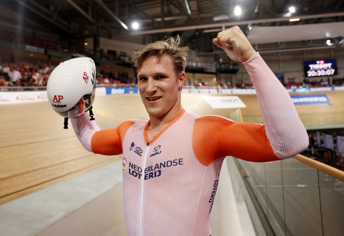 Jeffrey Hoogland verovert derde goud op kilometer tijdrit WK ...