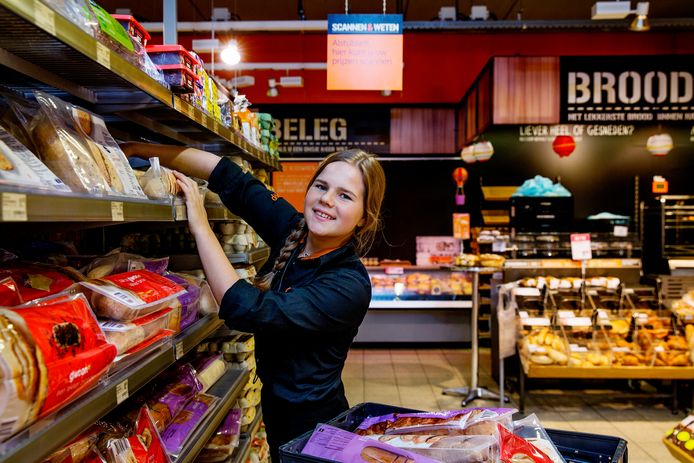 En daar was ze: Lotte van 15, die hielp om een lichtpuntje te maken ...