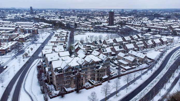 ‘Winterse’ beelden van Oss vanuit de lucht: stad ligt bedekt onder een ...