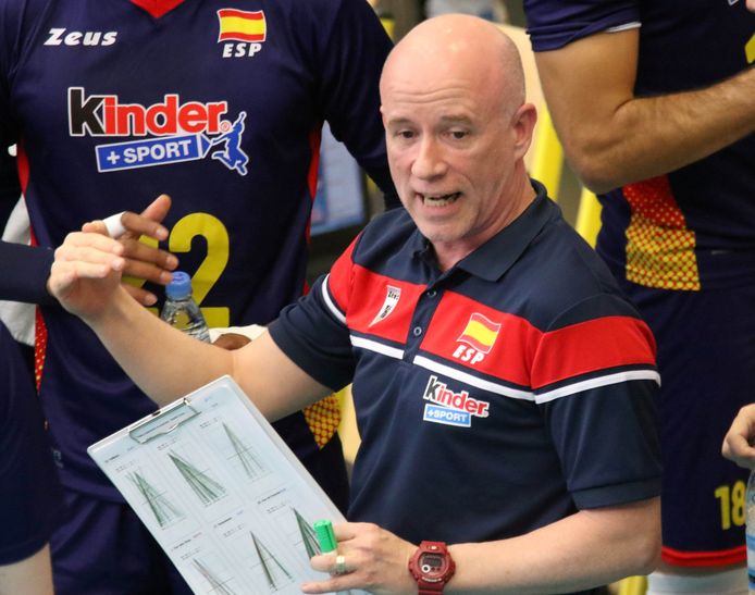 Fernando Muñoz al jaar coach van Red Dragons zonder één interland: “Ik ...