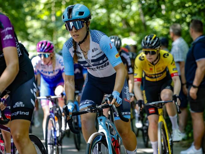 Jarno Mobach slaat op de vlucht in Omloop van de Braakman en heeft na ...