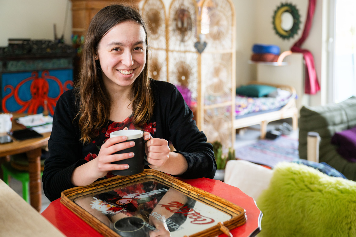 Vlaamse Laura (20) droomt van een leven als tradwife: “De man brengt ...