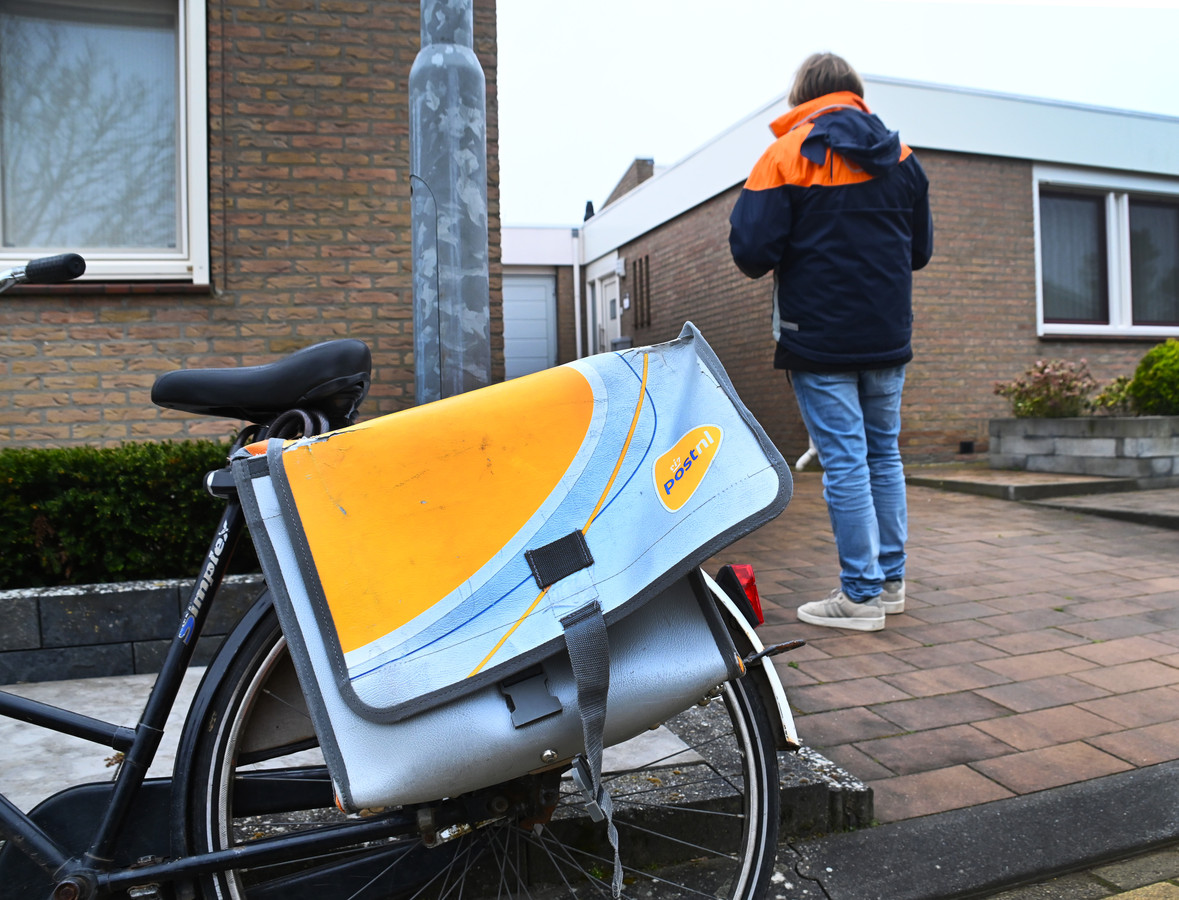Zeeuwse postbezorgers blijven zuchten onder nieuw systeem: ‘Pff, kan ik ...