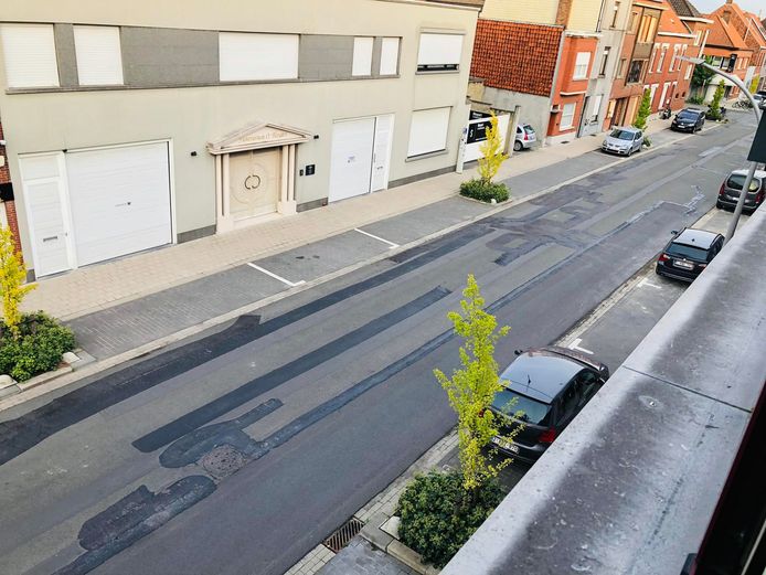 Opgeknapte straat in volkse buurt in Kortrijk lijkt op lappendeken ...