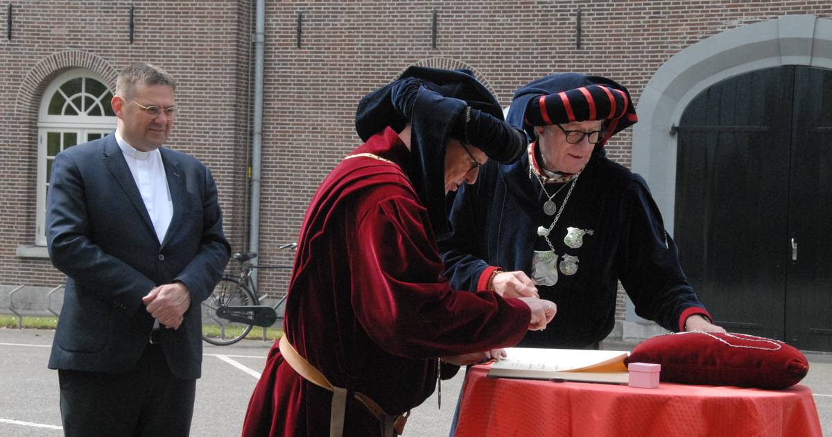 Plebaan Vincent Blom geïnstalleerd tot Gildeheer | Den Bosch | AD.nl