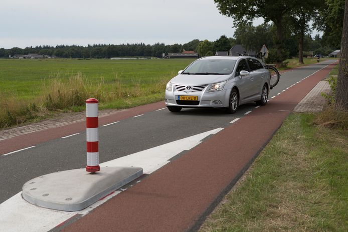 Stelling | Leg wegversmallingen aan om hardrijden in het buitengebied ...