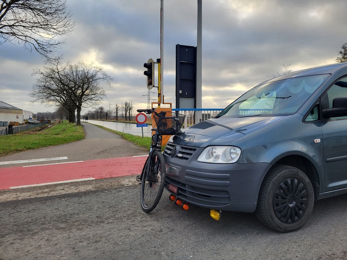 Fietser (37) levensgevaarlijk gewond na aanrijding op jaagpad ...