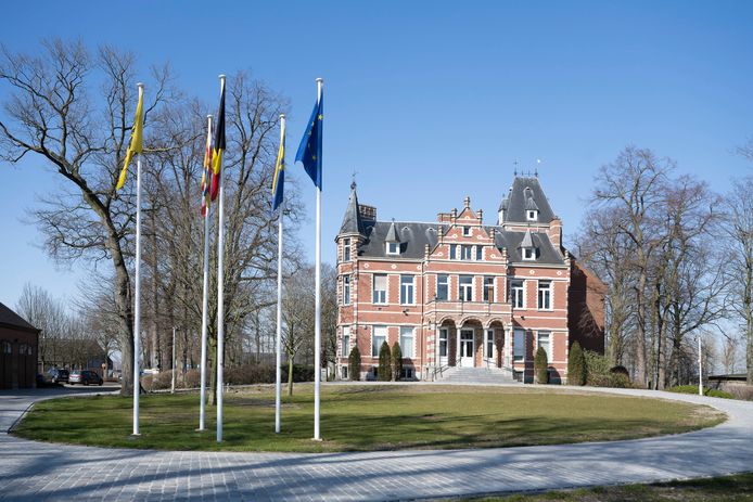 Stabroek zet verwarming in gemeentegebouwen twee graden lager om ...