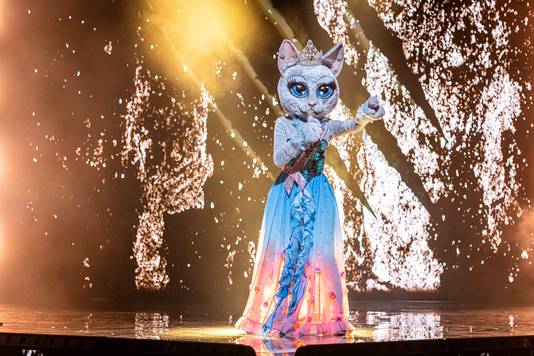 Zwetende Cycloop moet als derde ‘The Masked Singer’ verlaten: “Zo warm ...
