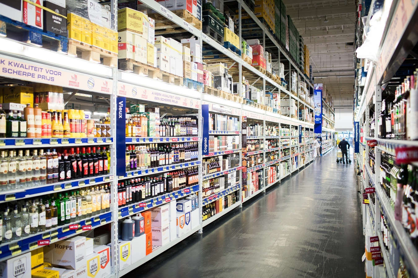 Ook bij Delftse Makro vrezen medewerkers voor hun baan | Foto | AD.nl